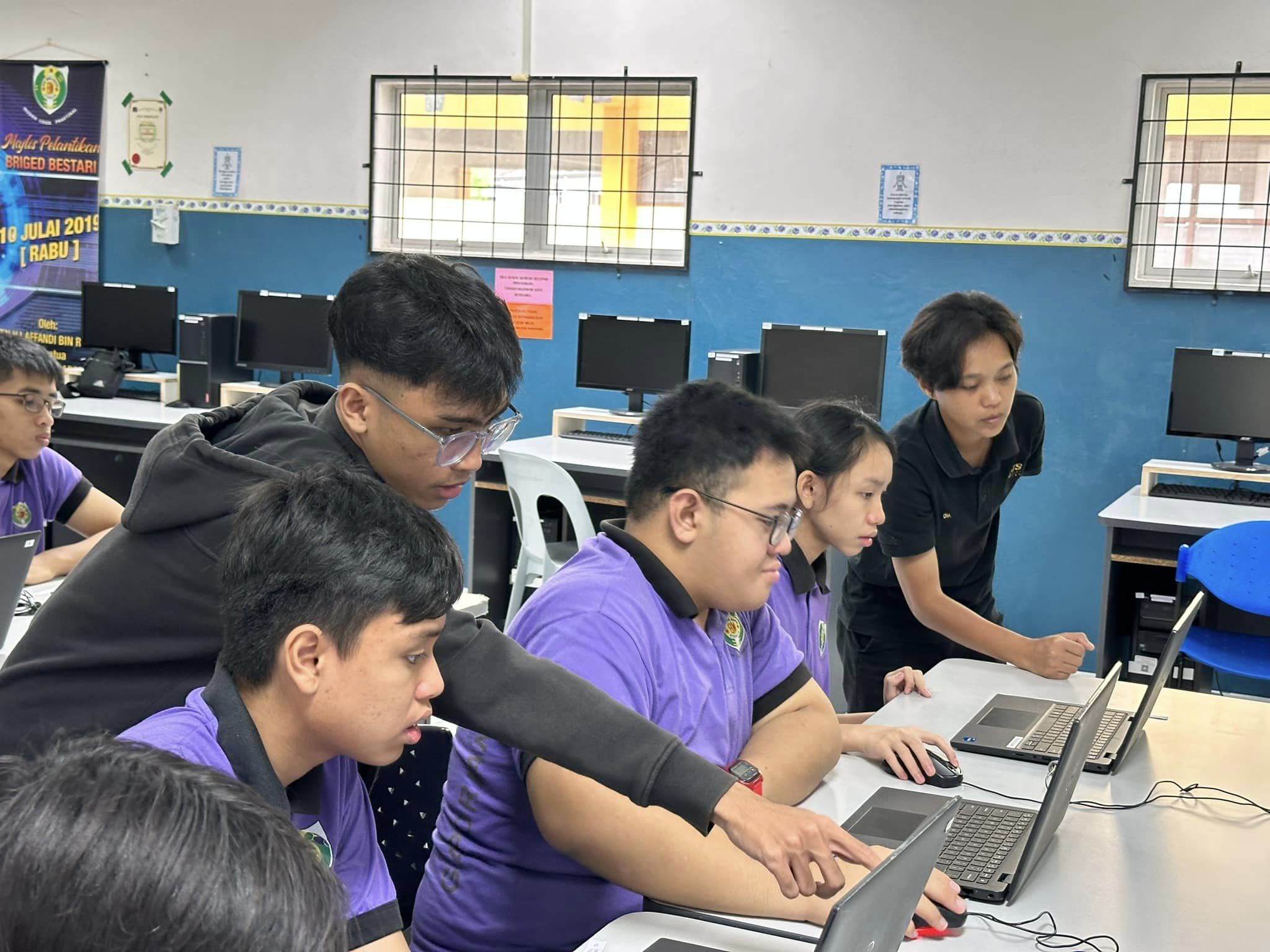 FCSE-CSR at SMK DPHA Gapor: Teaching Pendidikan Khas students on the ...